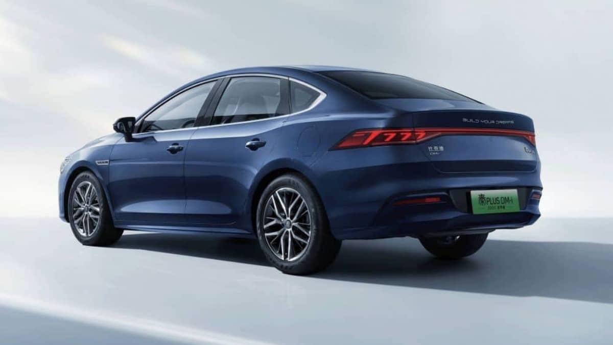 BYD présente une berline hybride rechargeable moins chère qu’une DACIA ...