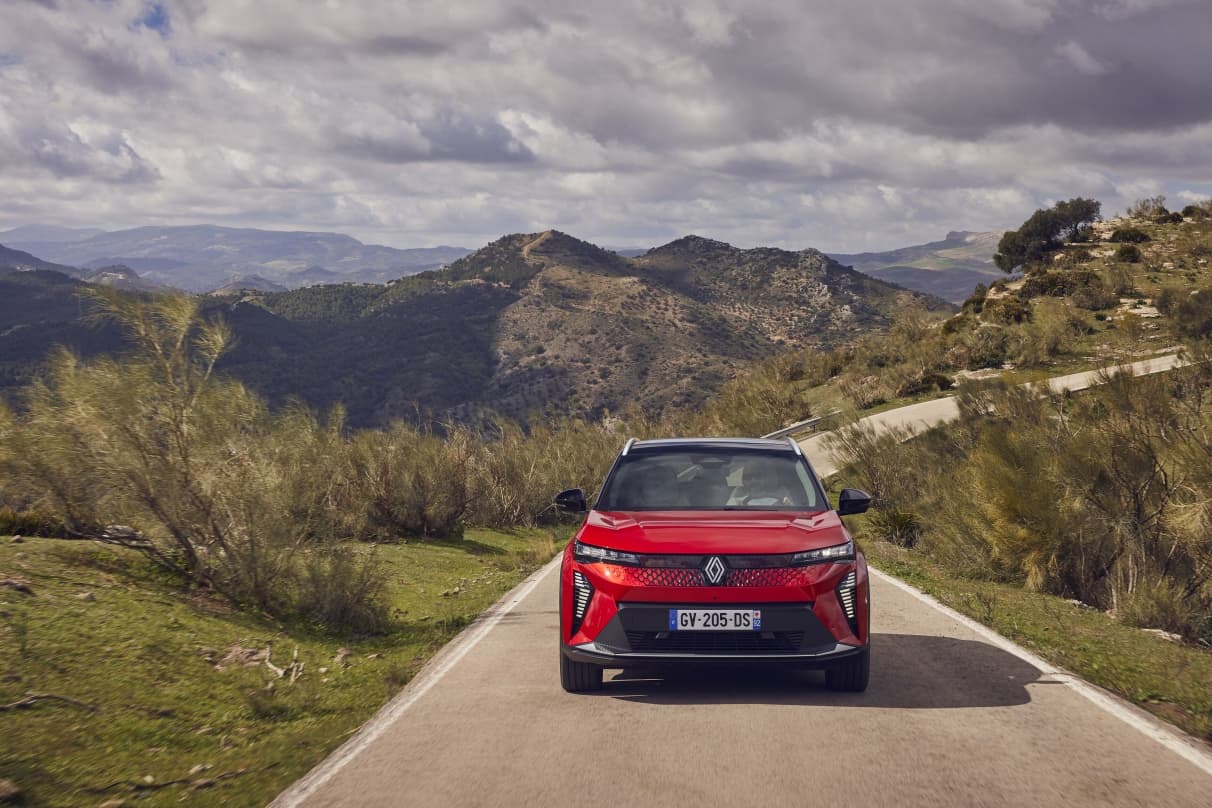 Renault Scénic E-Tech Électrique : Essai du véhicule de l'année 2024 ...