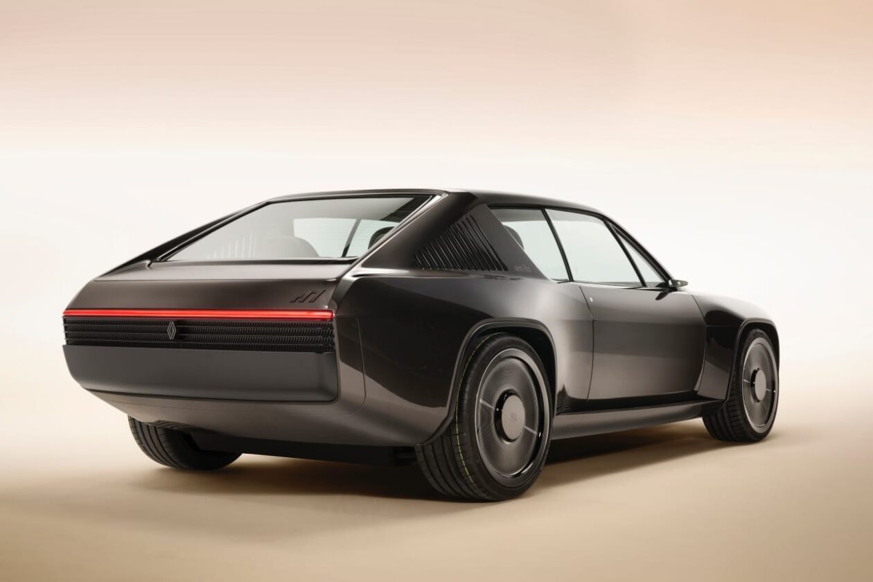 Renault fait renaître la R17 en version restomod électrique - MotorsActu
