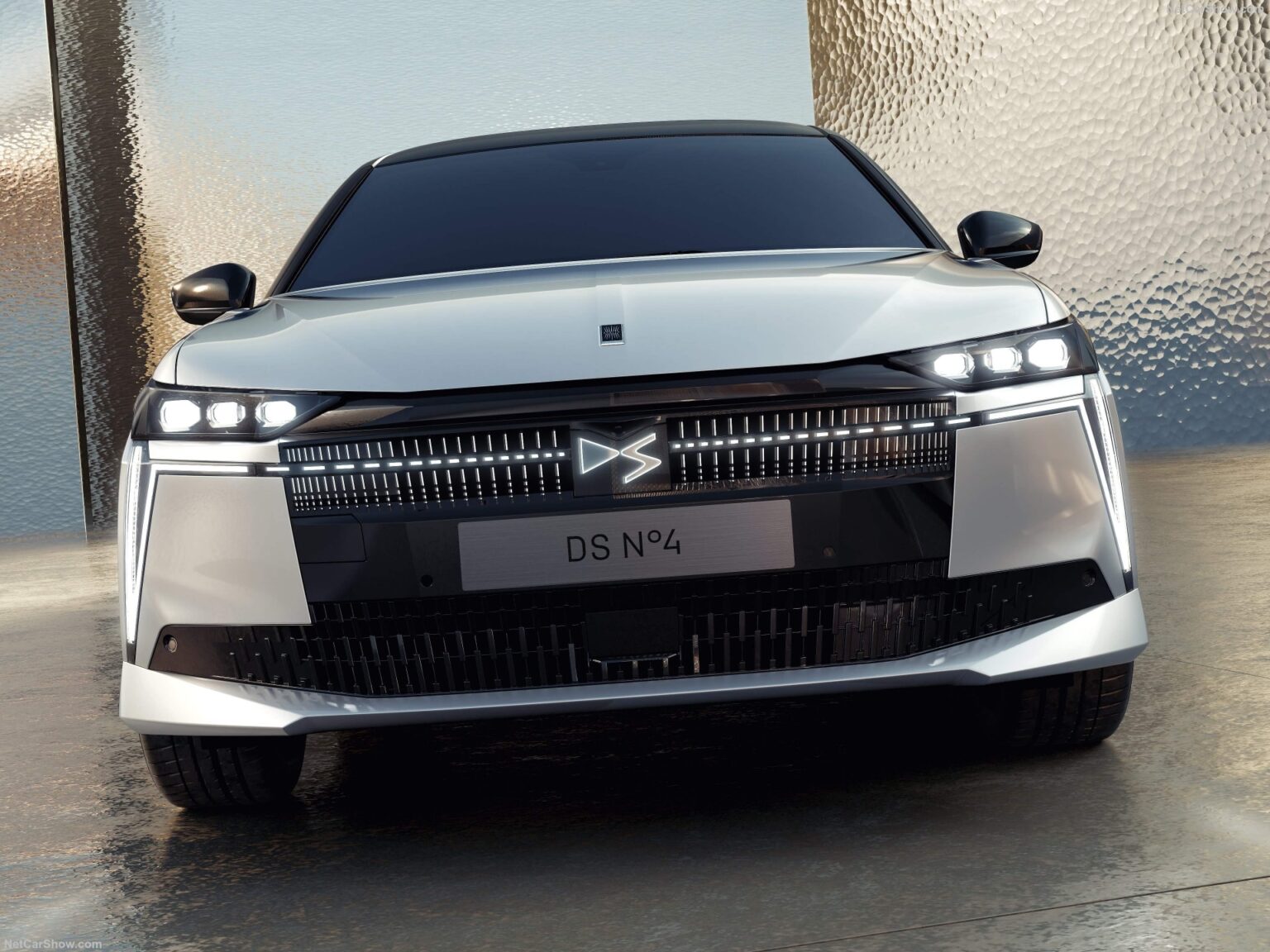 DS Automobiles N°4 : L’Avant-Garde Redéfinit l’Excellence des Berlines ...
